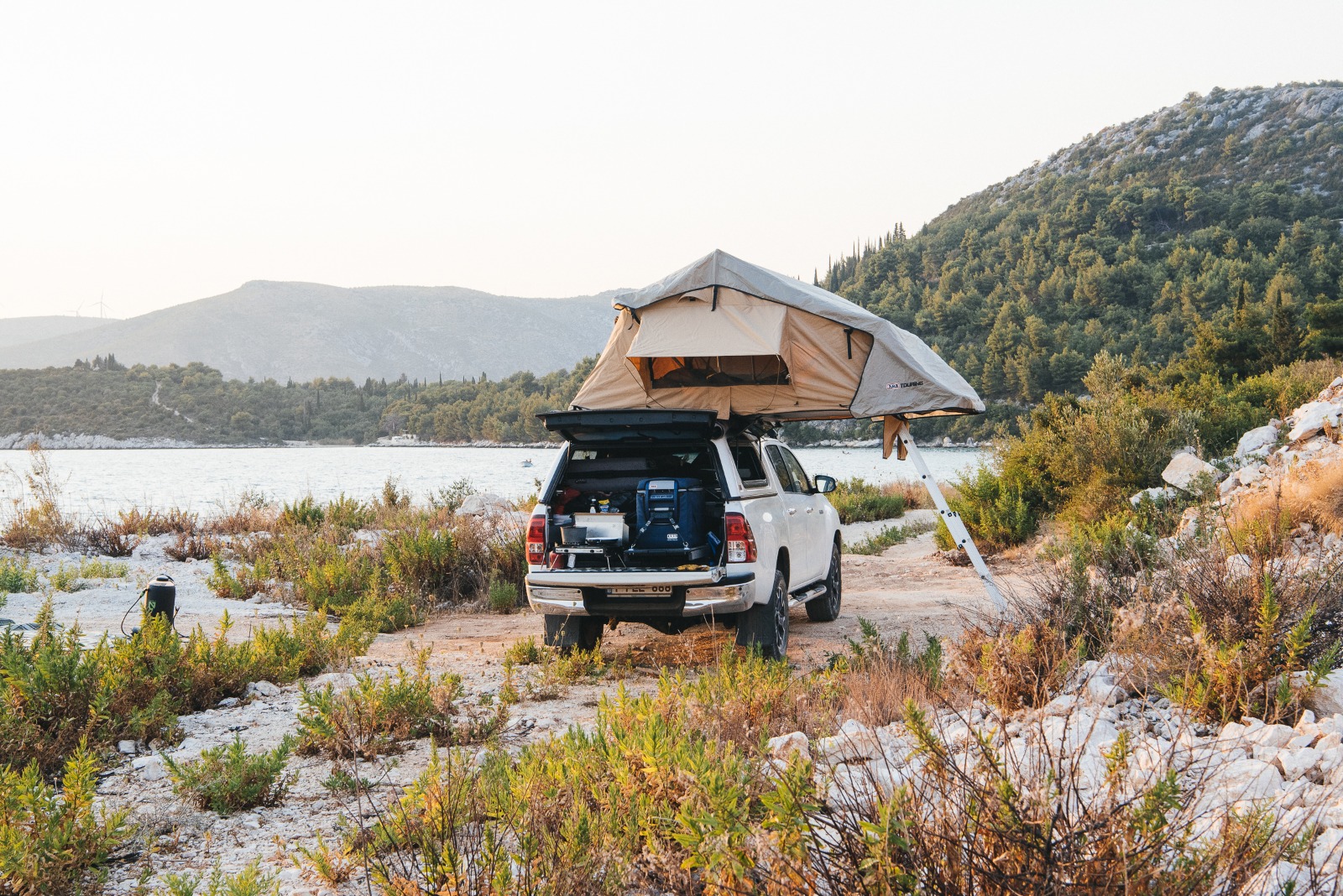 אוהל גג עם סגירה-חסר במלאי - ציוד קמפינג - הנפלד טכנולוגיות