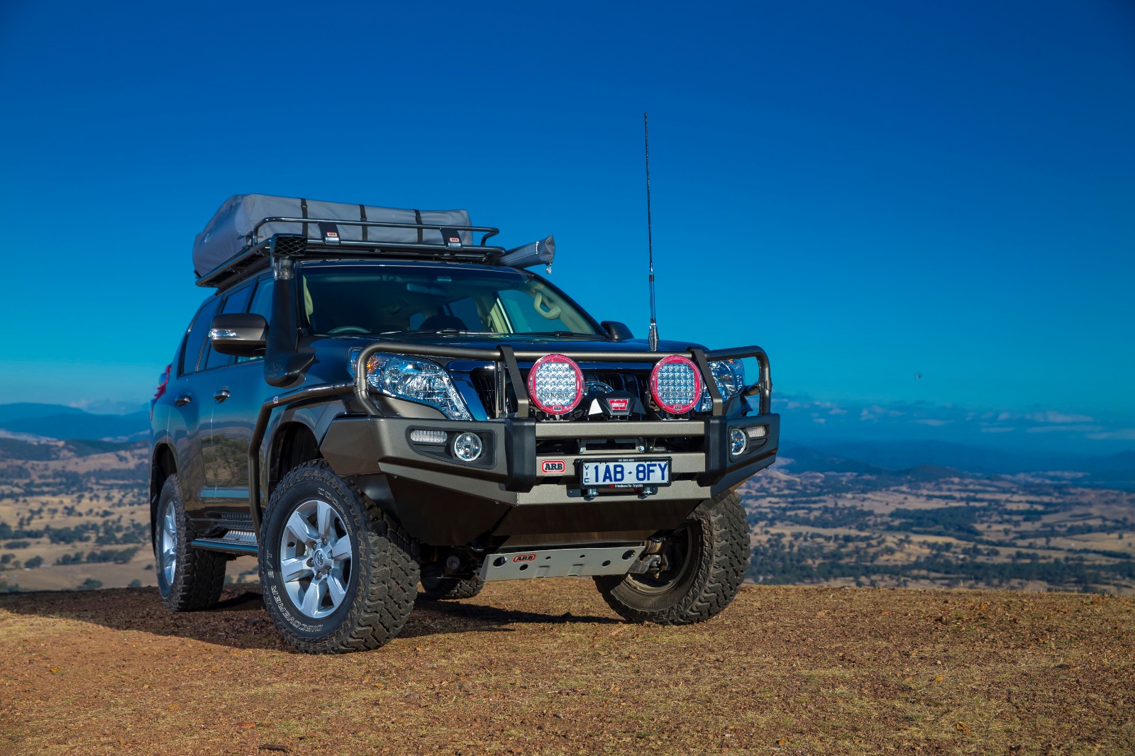 אוהל גג עם סגירה-חסר במלאי - ציוד קמפינג - הנפלד טכנולוגיות